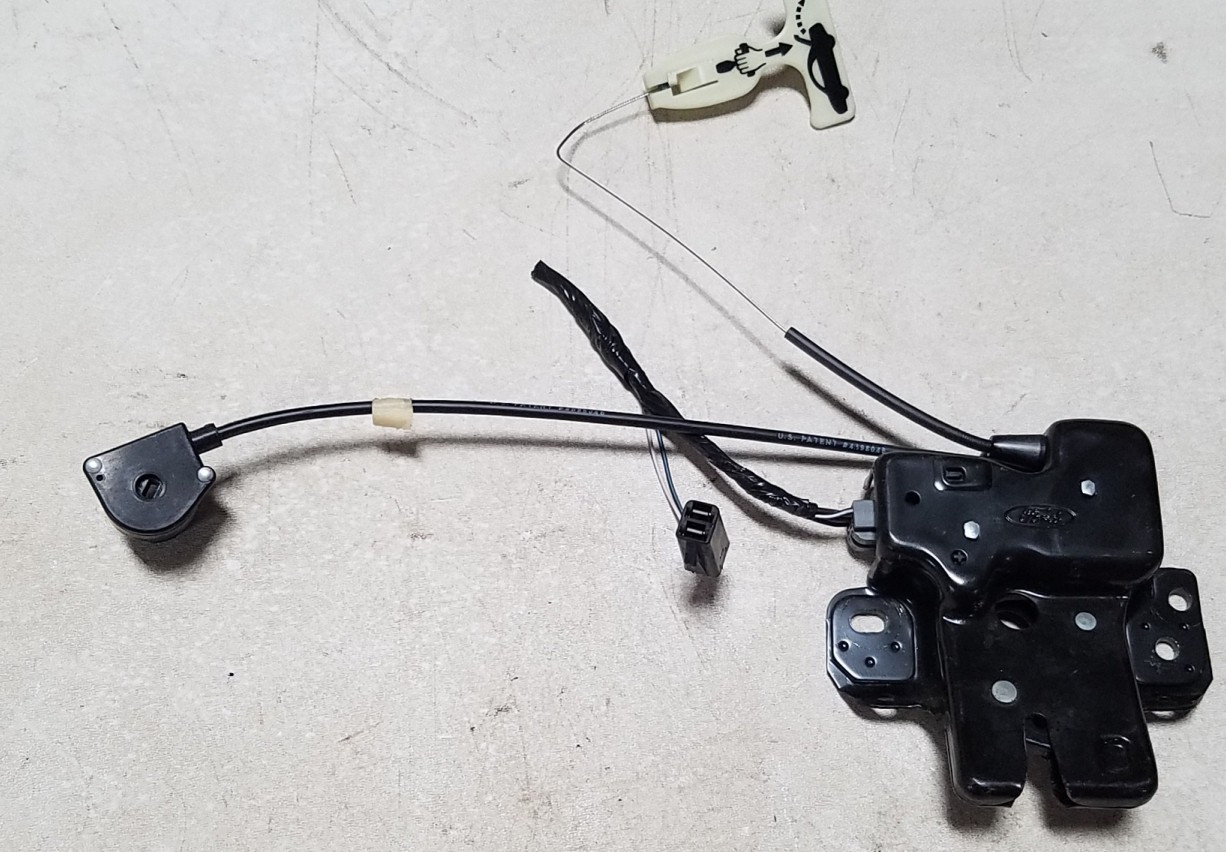 1998 1999 2000 2001 2002 LINCOLN CONTINENTAL Trunk Latch Assembly