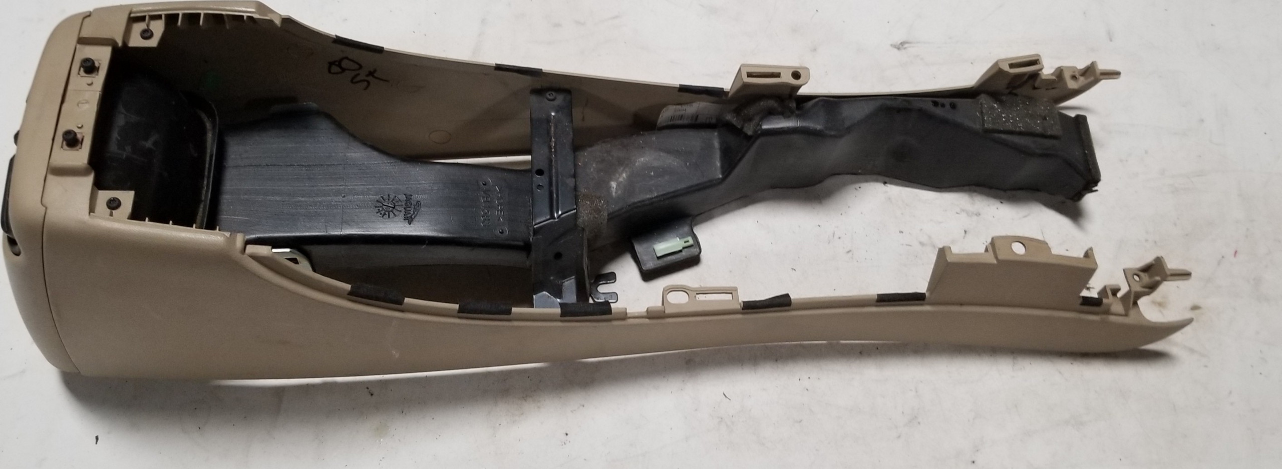 2000 2001 2002 Jaguar S-Type S Type CENTER CONSOLE Lower Panel Ash Tray