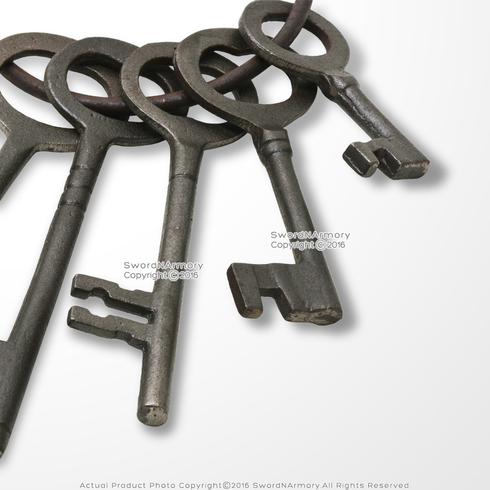 Dungeon Key Rusty Antiqued Medieval Padlock Keys Renaissance Costume ...