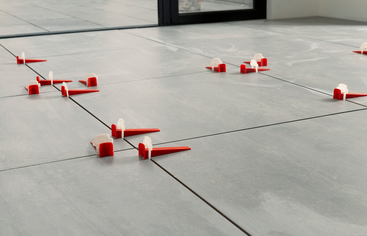 How to use tile levelling clips - Tile Warehouse
