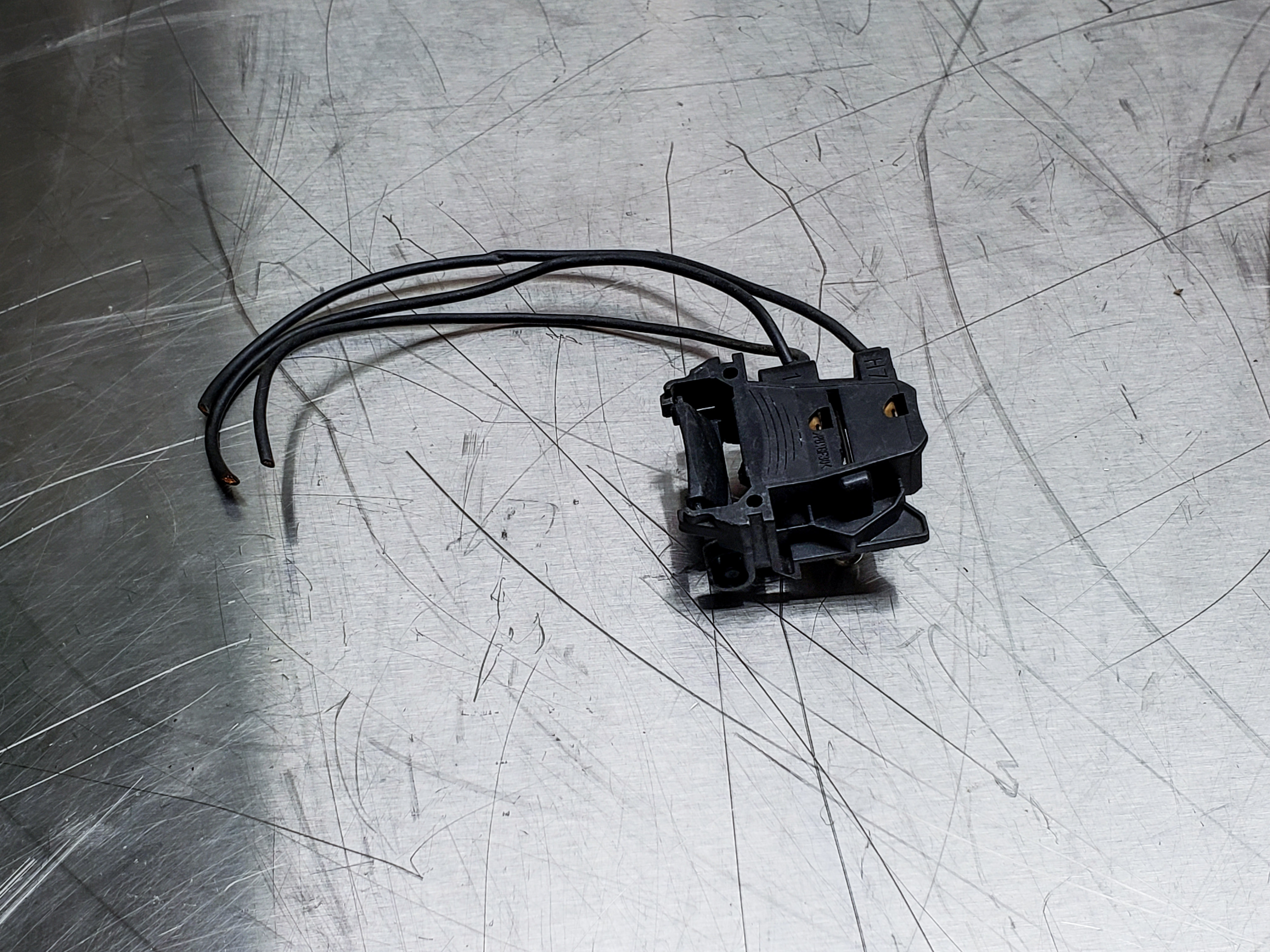 LV Head Light Dipped Beam Connector - Focus On Performance