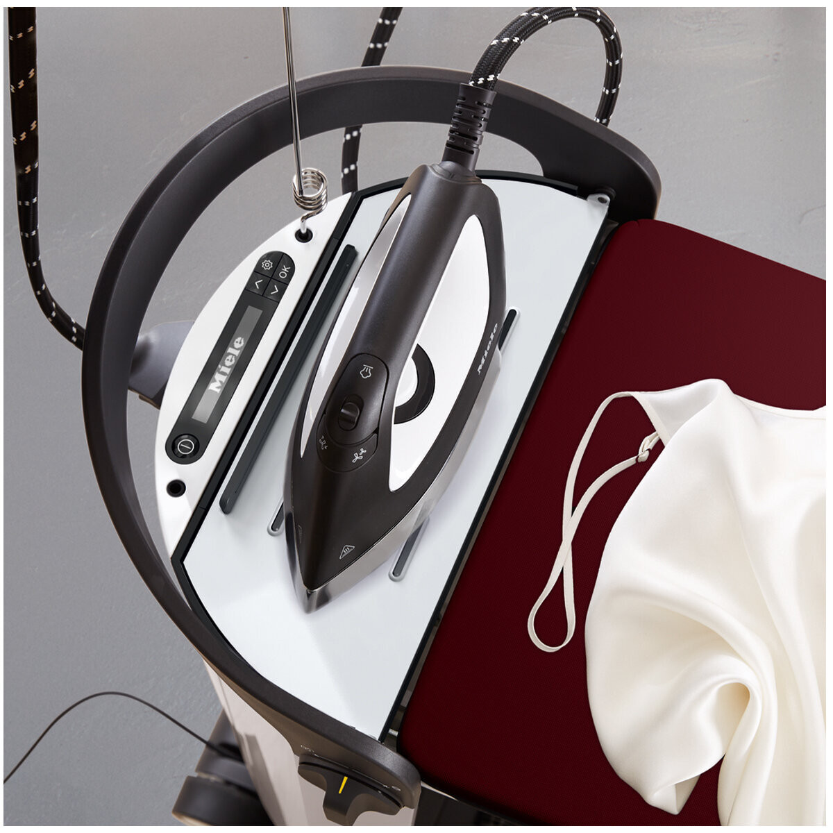 Miele Steam Ironing System - B 4847 FASHIONMASTER - Berloni Appliances