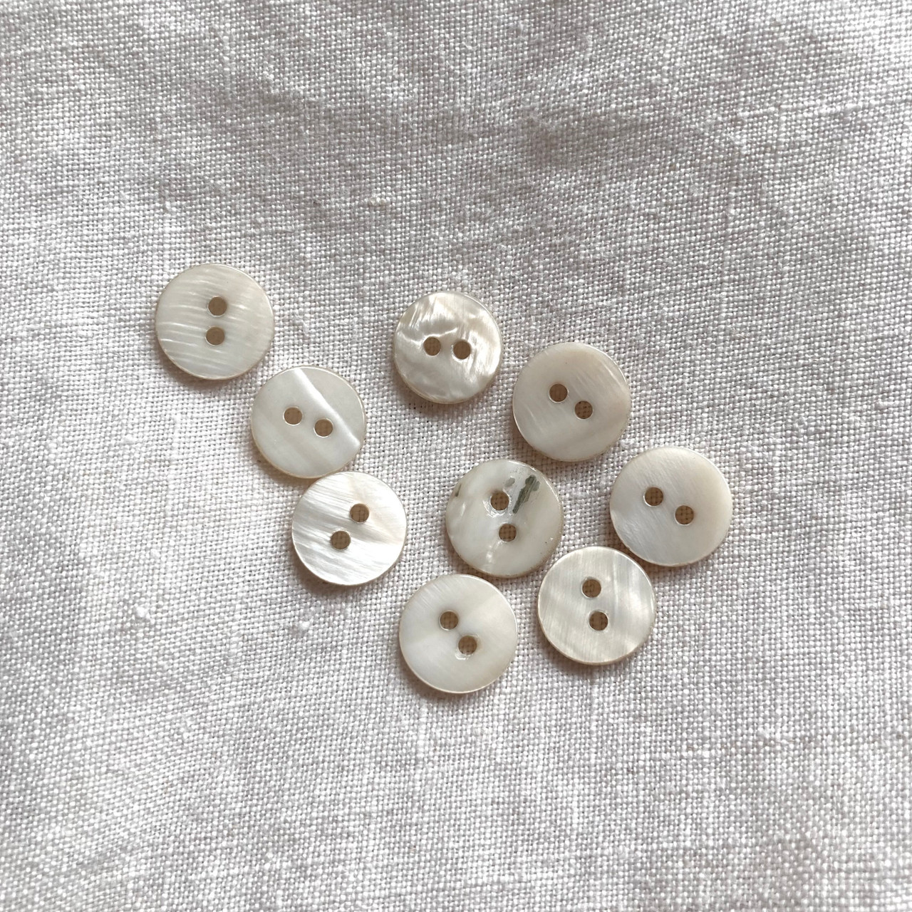 Shell buttons (11.5mm #1) - WiththeWeave