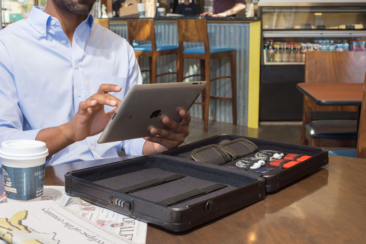 Locking Deluxe Tablet Case - Tactical Black - Vaultz - VZ03760