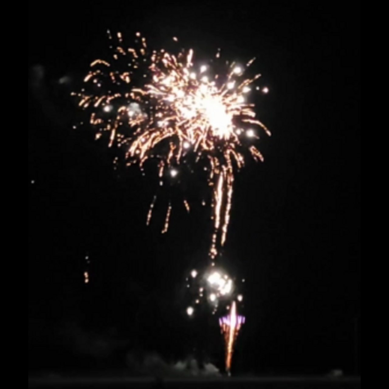 COMPOUND CAKE - 259 SHOT MOD MAYHEM - RKM Fireworks Co.