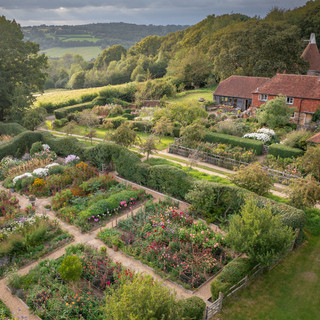 A Year Full of Flowers: Gardening for all seasons with Sarah Raven at ...