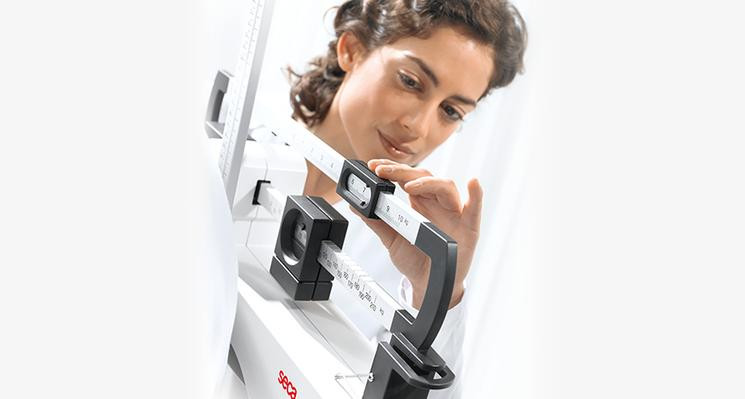 Seca 700 Mechanical Column Scale with Eye Level Beam, 400 lb x 0.25 lb ...