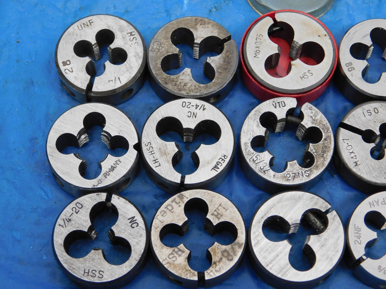 18 PC LOT OF 1" O.D. METRIC & STANDARD ADJUSTABLE SPLIT & SCREW ...