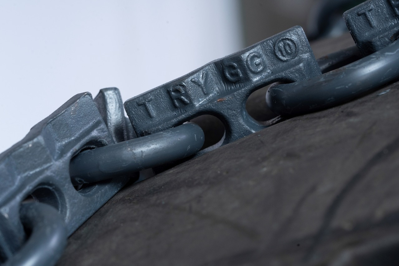 TR503050 - Trygg Grouser W/ Pull Chain - Quality Chain Corp