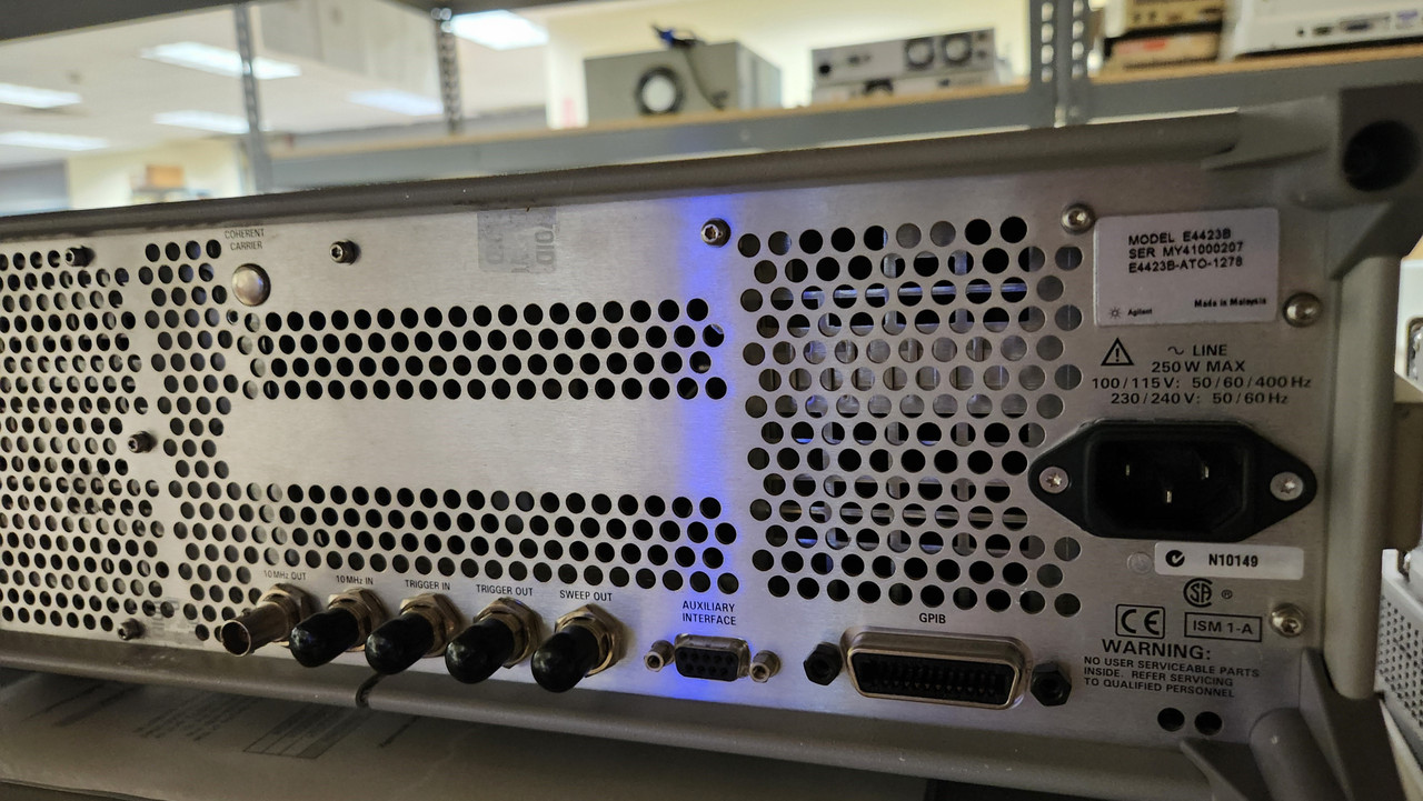 Keysight/Agilent E4423B Analog RF Signal Generator