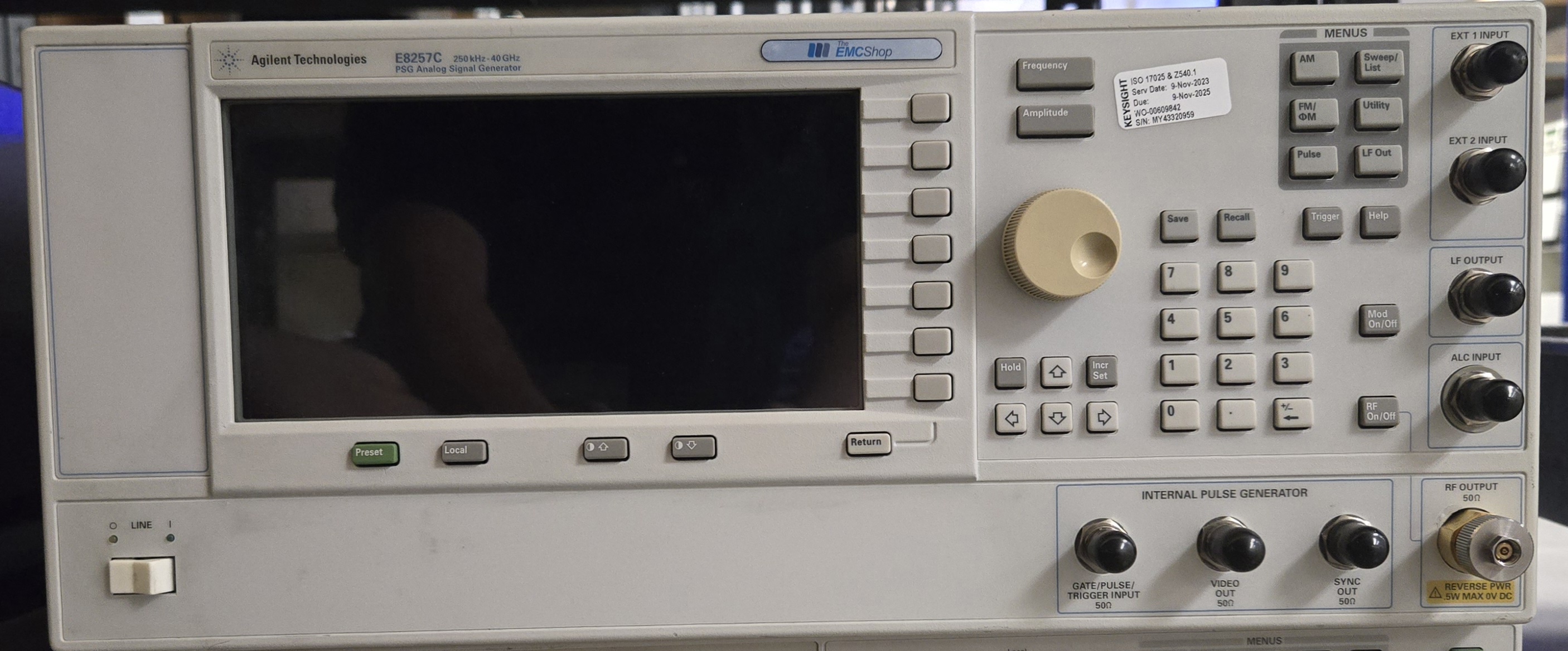 Agilent / Keysight E8257C Microwave Signal Generators