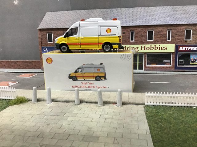 1/76 Mercedes Sprinter Van