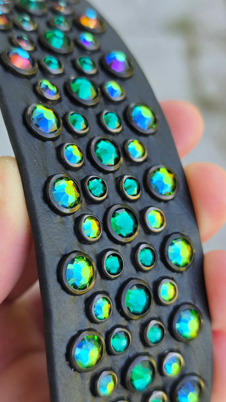 19-22" Colour-Changing Green Core on Black