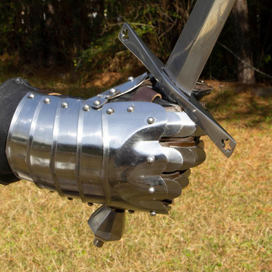 Avenger Scale Gauntlets – Steel Cosplay Combat Armor