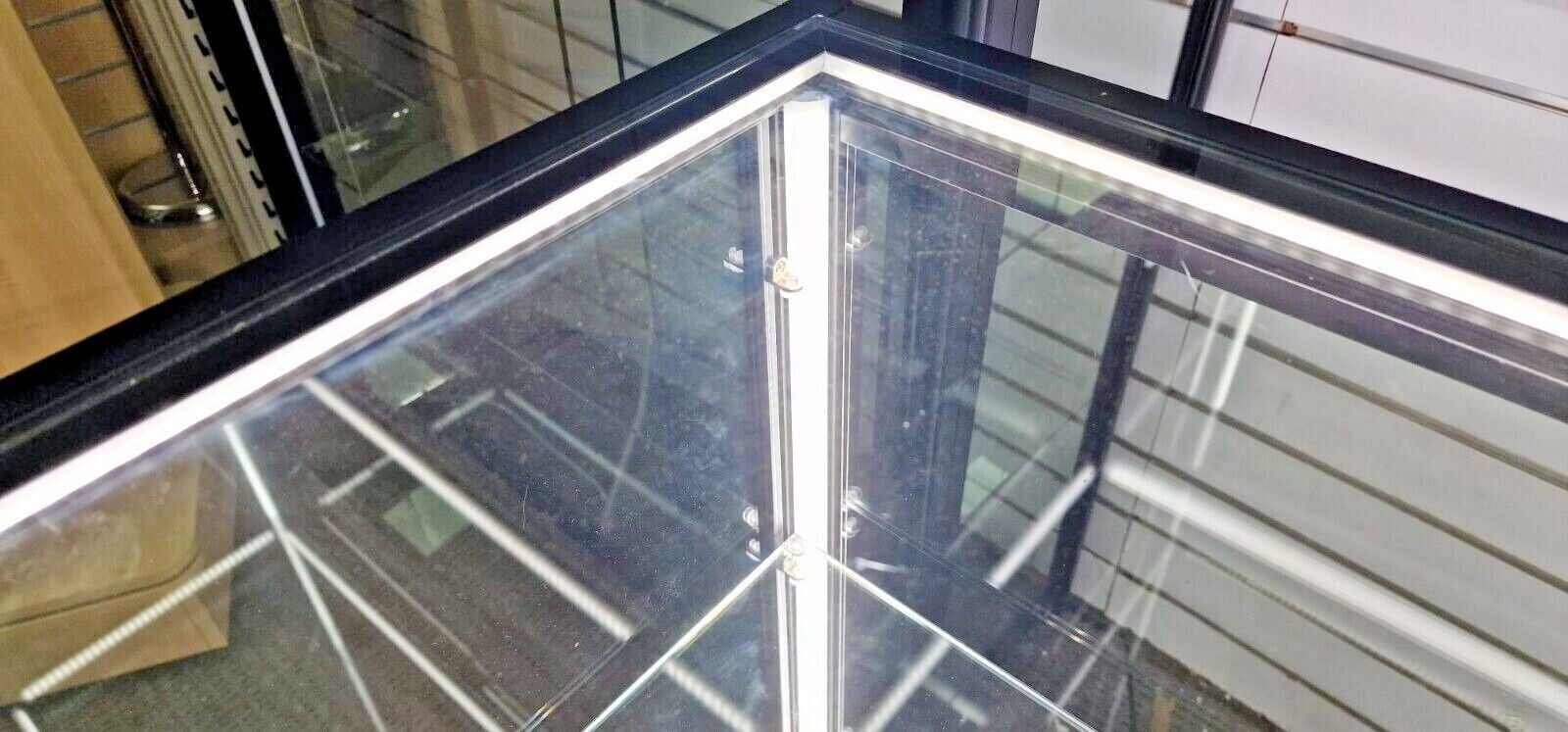Retail Display - Display Counters - Glass Counters - Lince Display Limited