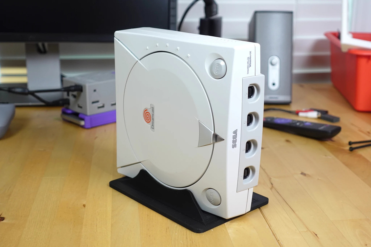 Vertical Stand for Sega Dreamcast - Retro Frog - Stone Age Gamer