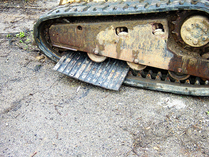 Track Handler Armadillo | Skid Steer Solutions