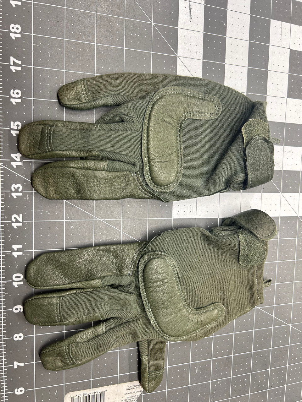 Army Combat Gloves, Size XL, Sage Green (GARAGE SALES)