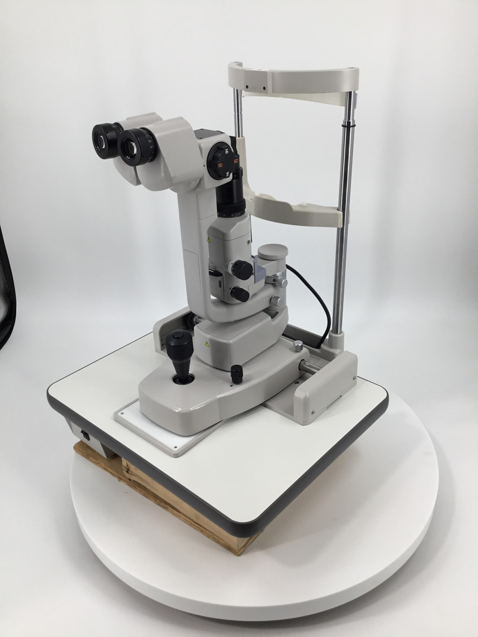 Refurbished Topcon SL-D2 Slit Lamp: Reliable Performance, Compact Design