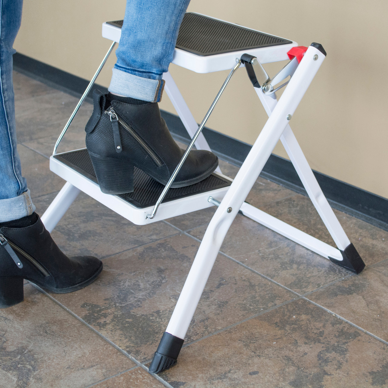 AmeriHome 2-Step Mini Step Ladder MSL2BX with Non-Slip Treads | JB Tools