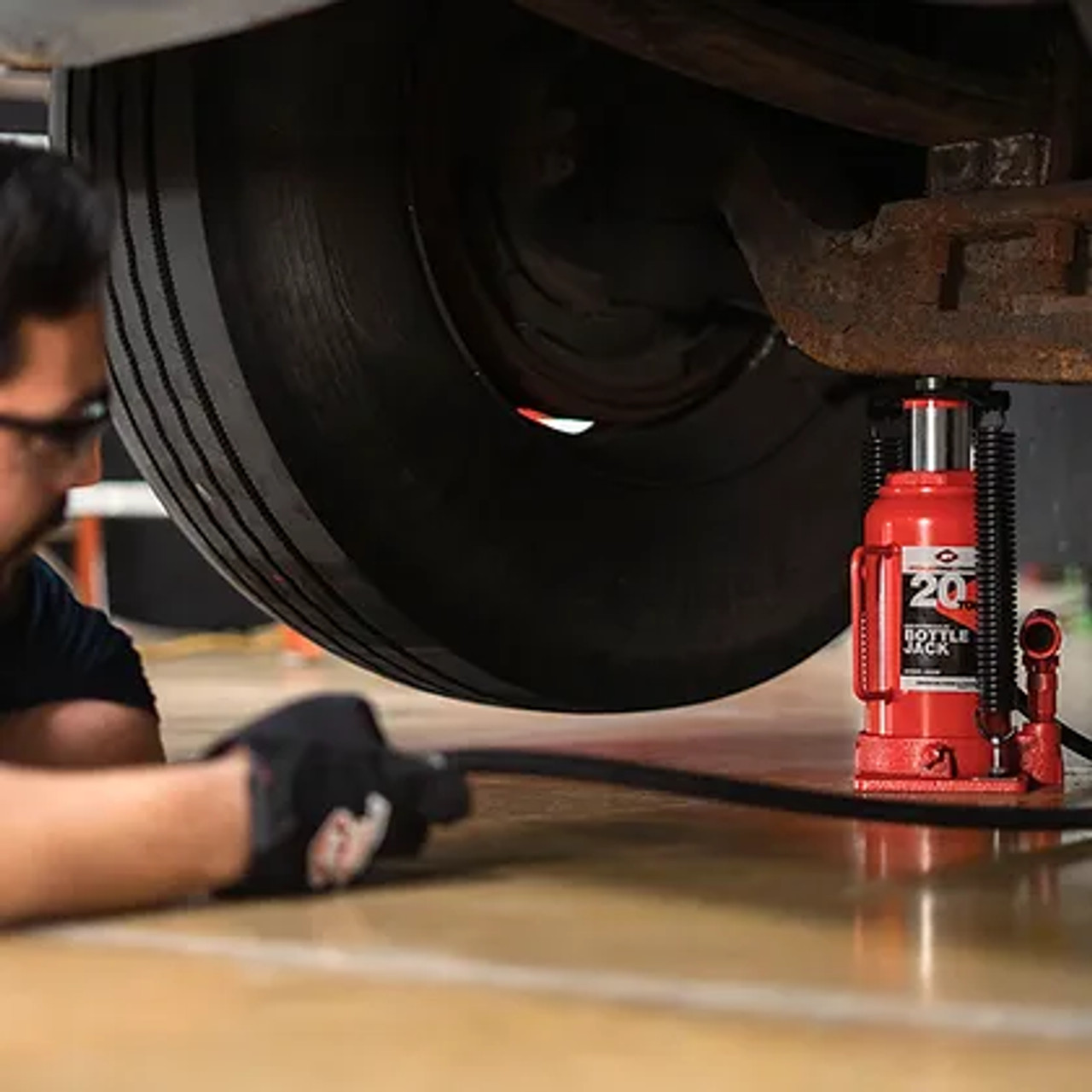 Lift Smarter & Safer With FnF 5520B BOTTLE JACK - JB Tools Inc.