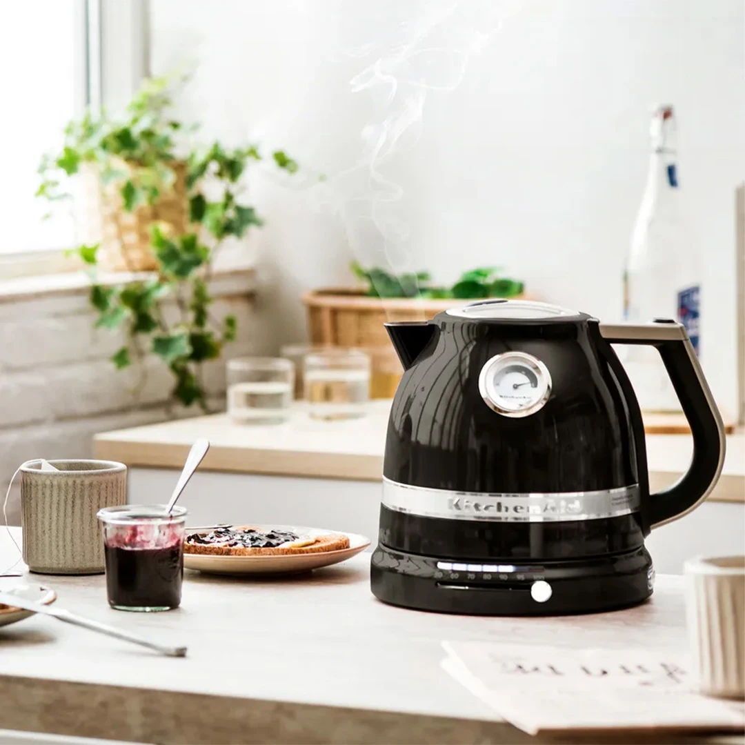 KitchenAid Artisan 1.5L Variable Kettle in Onyx Black | Juicers.ie