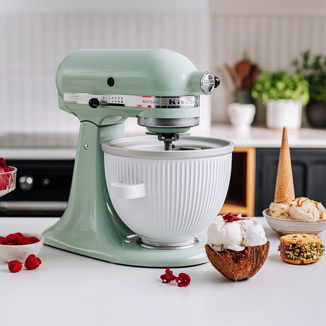 KitchenAid Artisan Stand Mixer in Pistachio | Juicers.ie