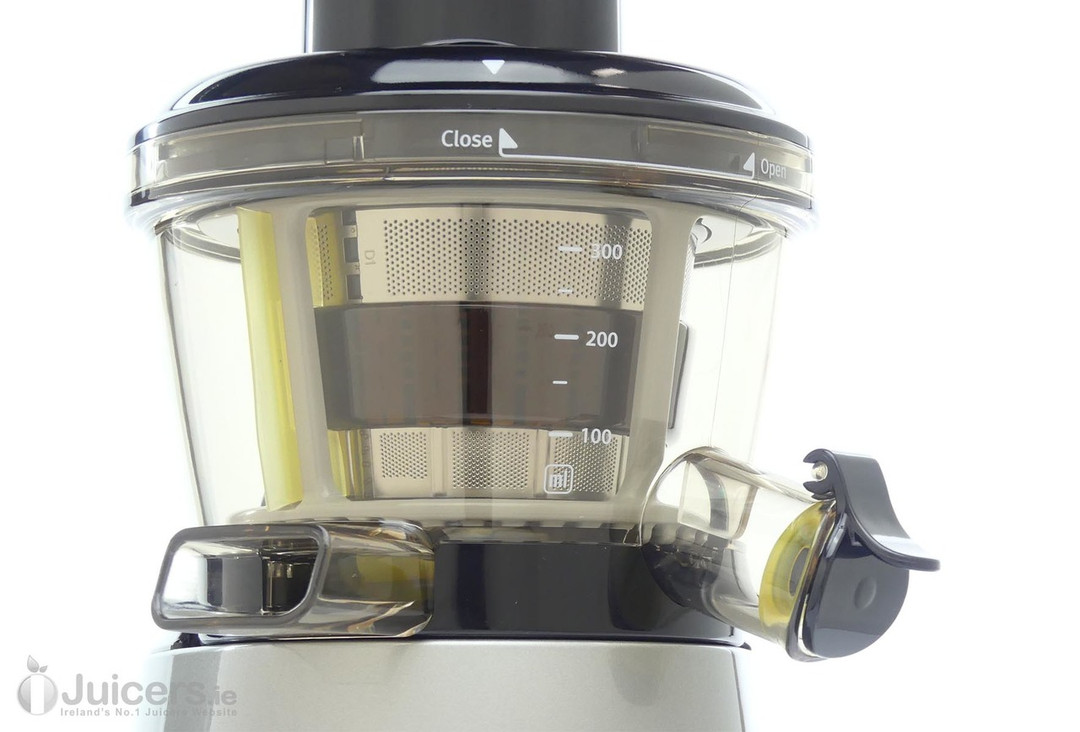 Omega VRT400HD Vertical Slow Juicer in Silver - Juicers.ie
