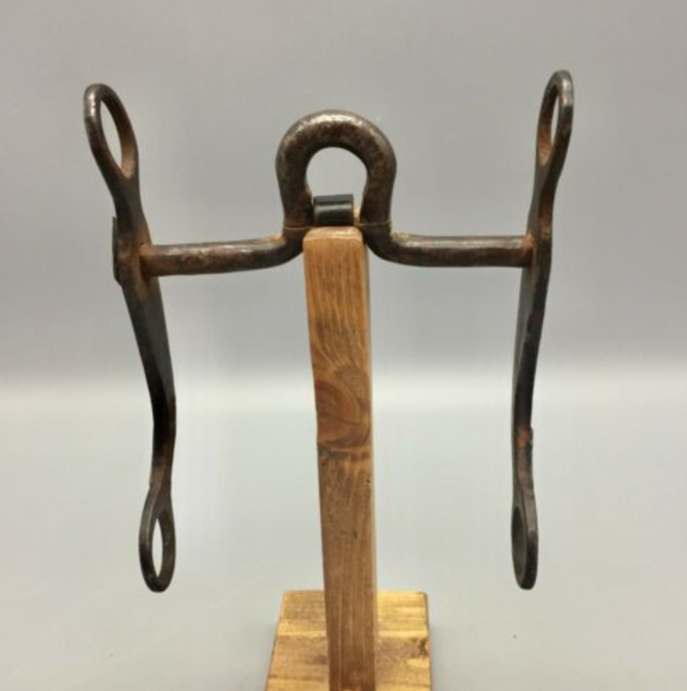 Nice Old Gal Leg Bit!