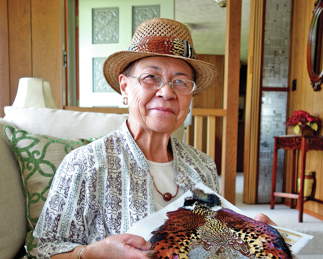 How to make a traditional feather lei? - TikiMaster.com