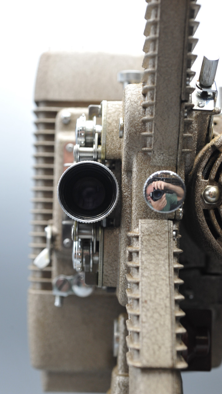 Pre-Owned - Revere 8 Model P-90 8mm Movie Projector - Ace Photo