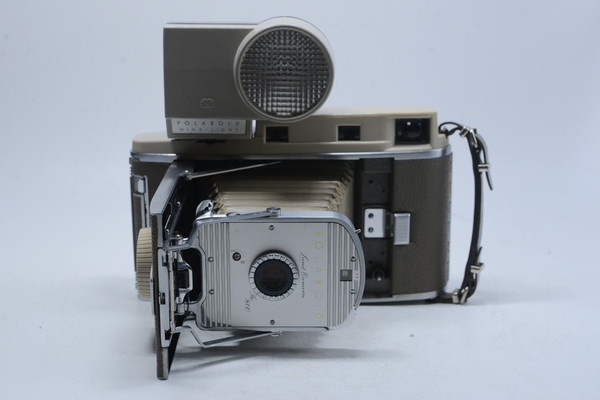 Pre-Owned - Polaroid 800 Instant Roll Film Land Camera