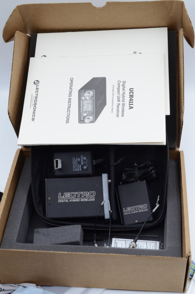 Lectrosonics UM-400 & UCR411A transmitter & receiver w/case