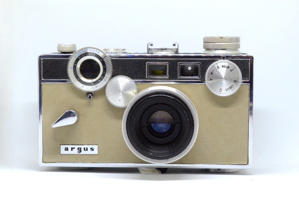Pre-Owned - Argus C3 Brick Camera w/ Cintar 50mm F.3.5 Baige