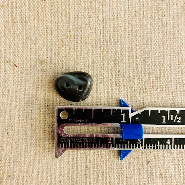 Smoke Shell Shell Pebble Button - 10-15 mm (3/8-9/16")