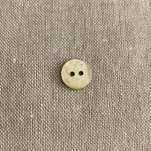 Fauna Shell Button - 11 mm (0.43")