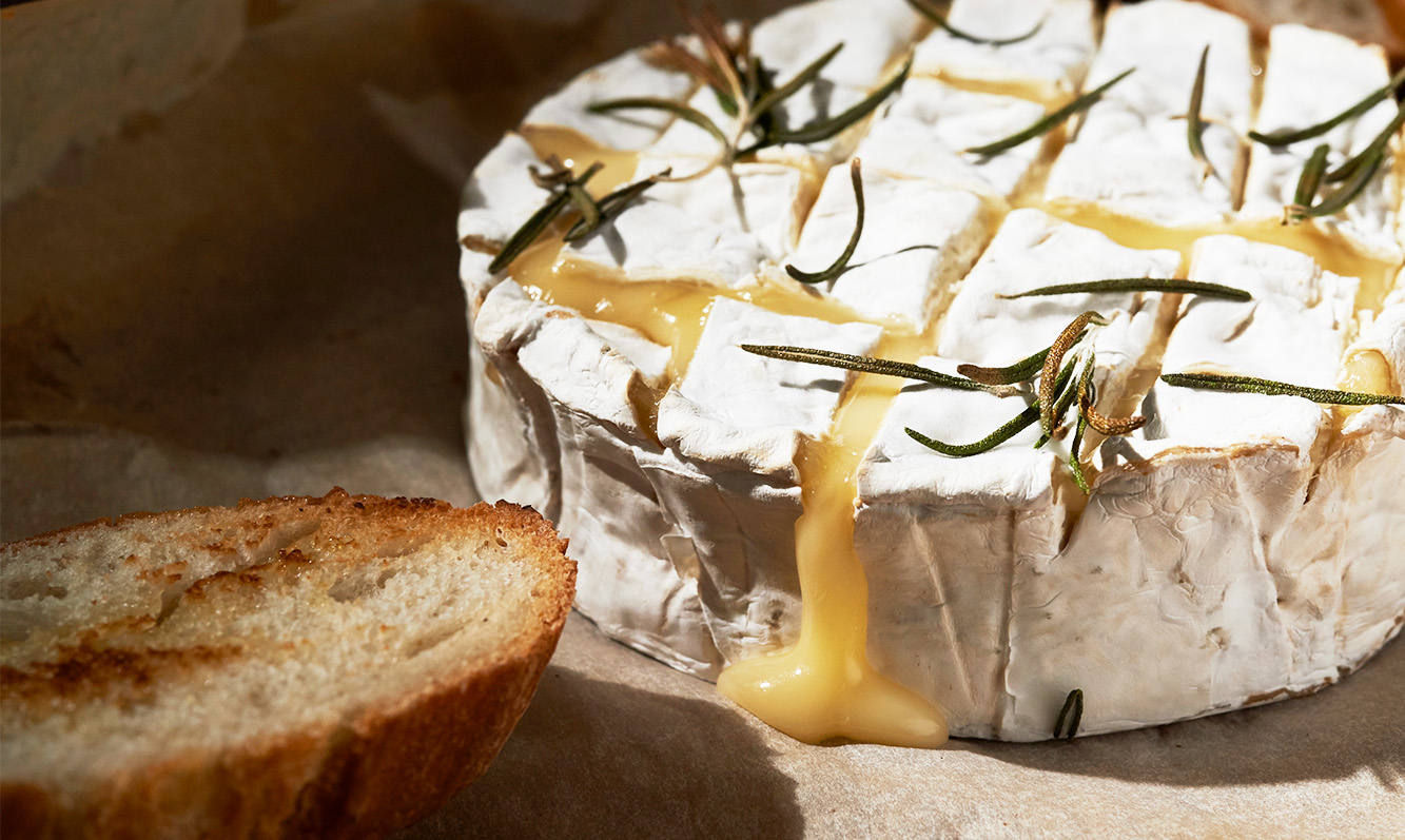 Baked brie (Brie rotie) - My French Recipe