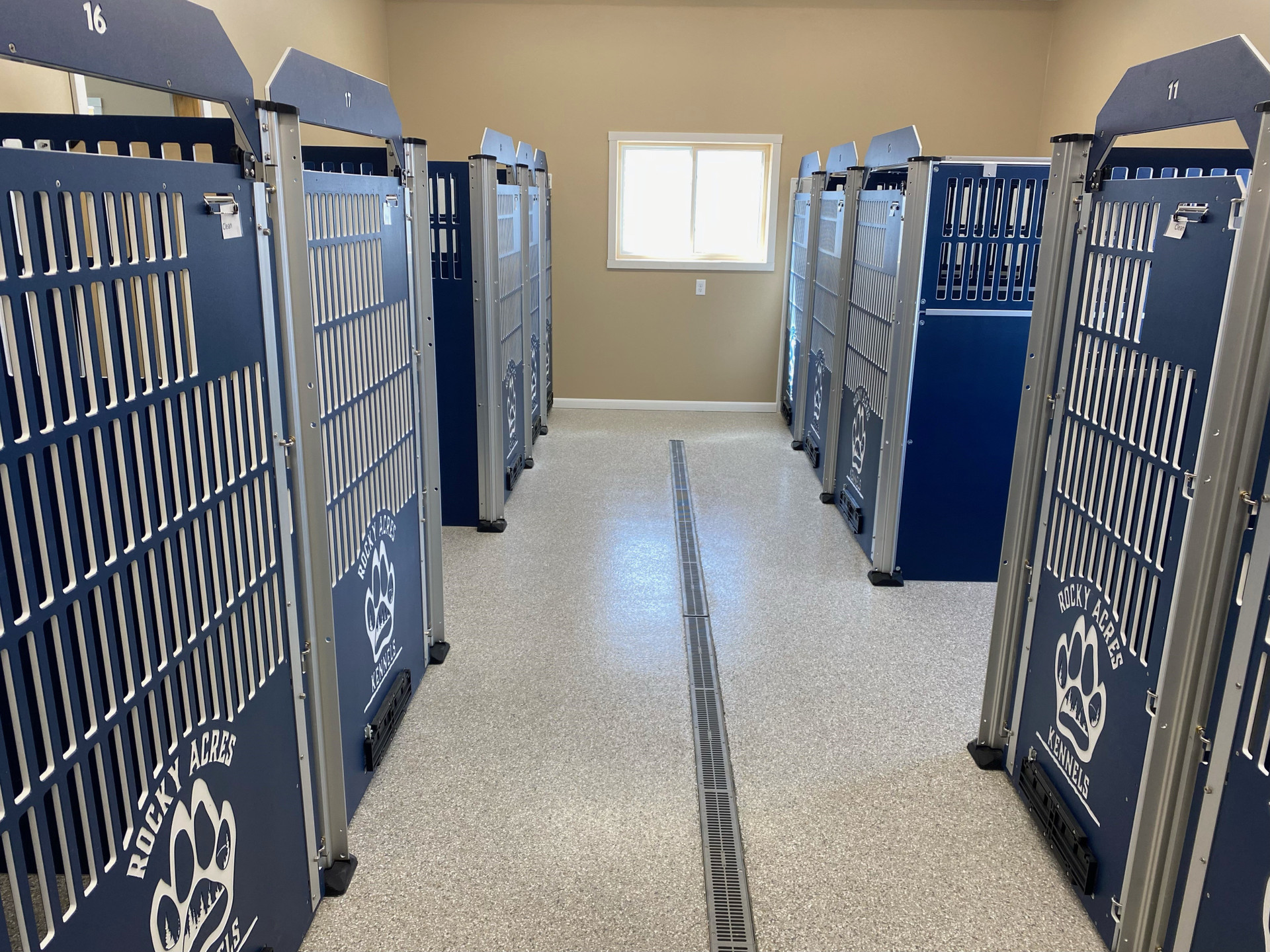 Rocky Acres Kennels, Minnesota - Gator Kennels