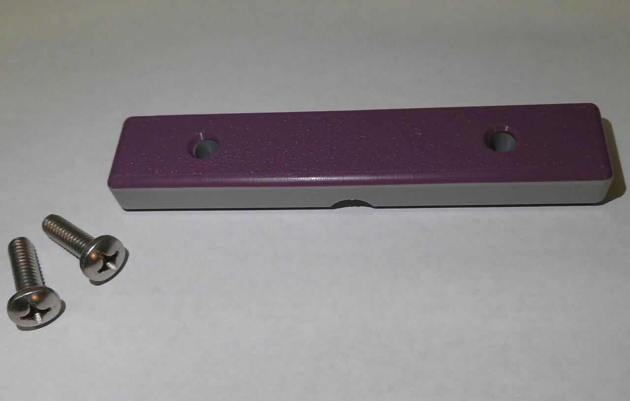 Guillotine transfer doors help move dogs in and out of the kennels