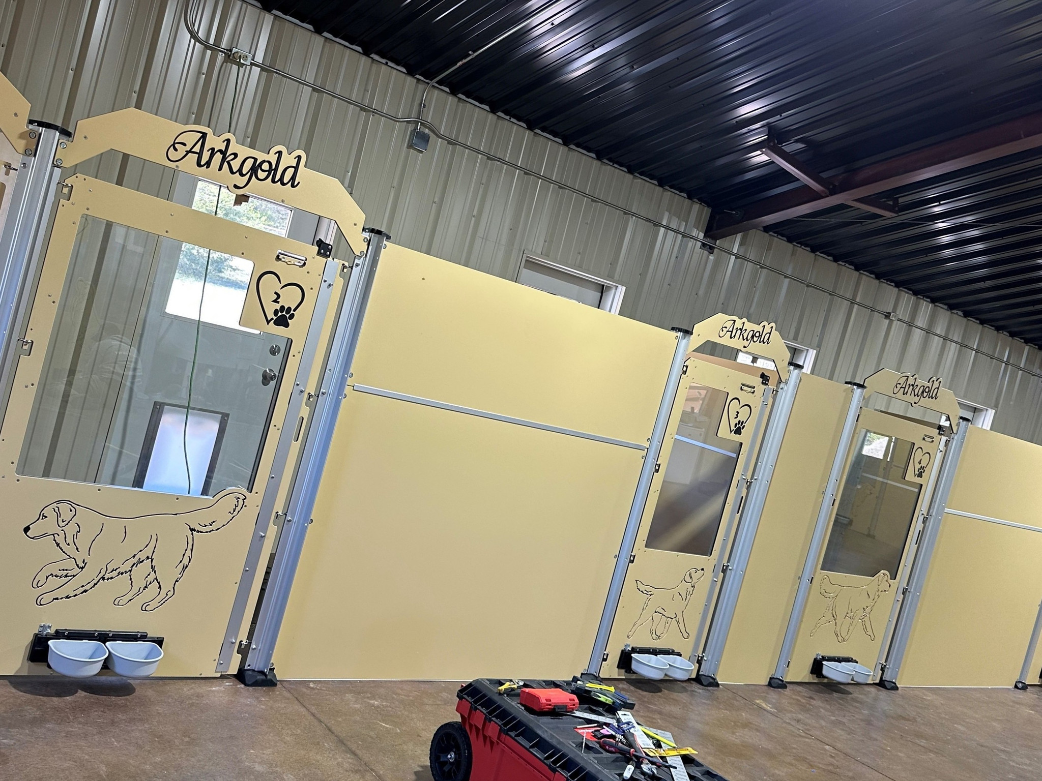 Kennel Ideas: Tan Custom Dog Kennels | Arkgold Golden Retrievers ...