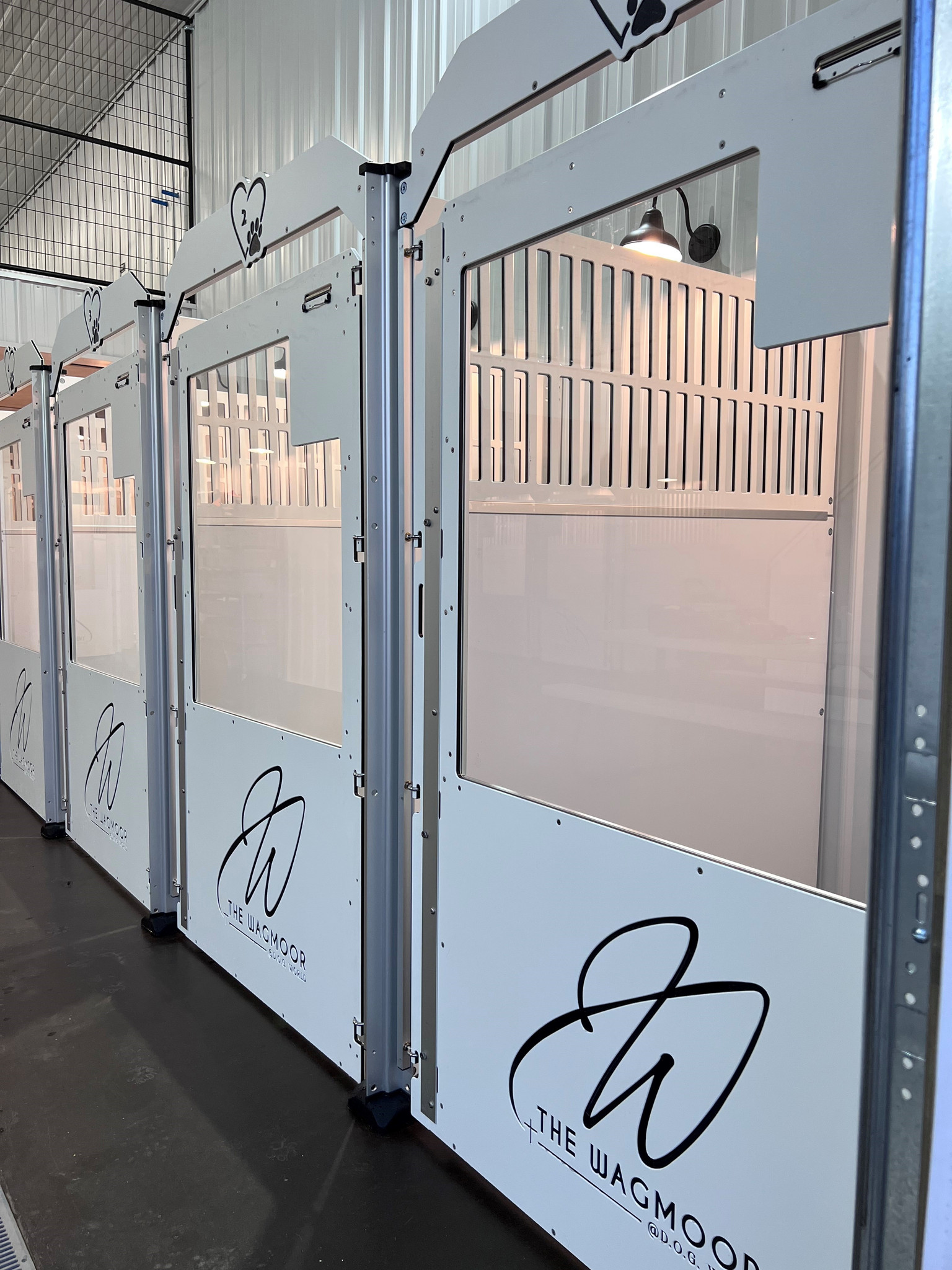 Kennel Ideas: White Dog Kennels | D.O.G. World - Gator Kennels