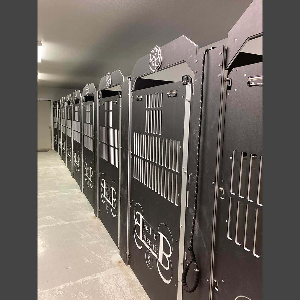 Kennel Ideas: Black Dog Kennels | Bed N Biscuit 2 - Gator Kennels