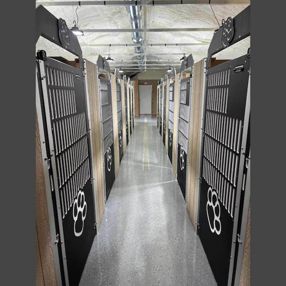 Kennel Ideas: Black Dog Kennels | Blue Barn Pet Resort - Gator Kennels