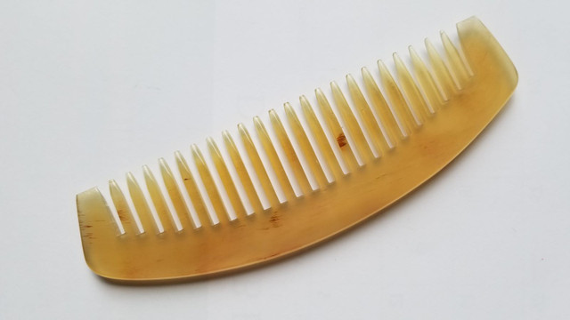 Classic Sheep Horn Comb (wide teeth)