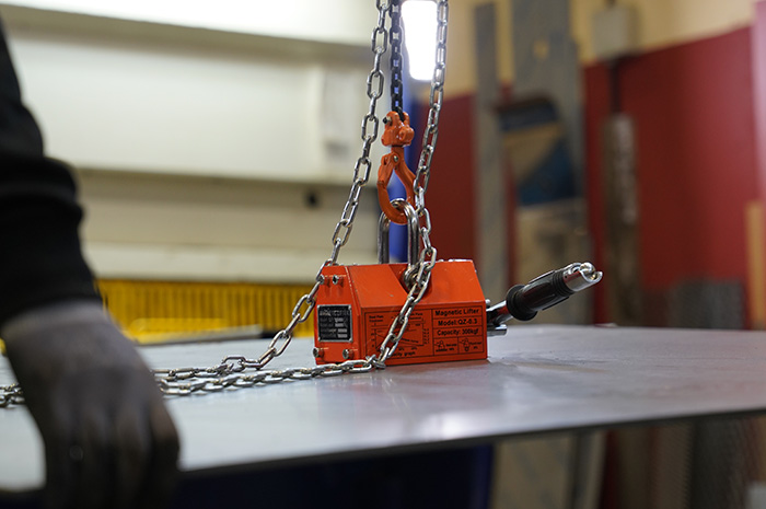 Magnetic lifting clamps – Lifting equipment for heavy workpieces ...