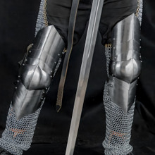 Design Leg Armour – Sturdy Steel Protection for Warriors