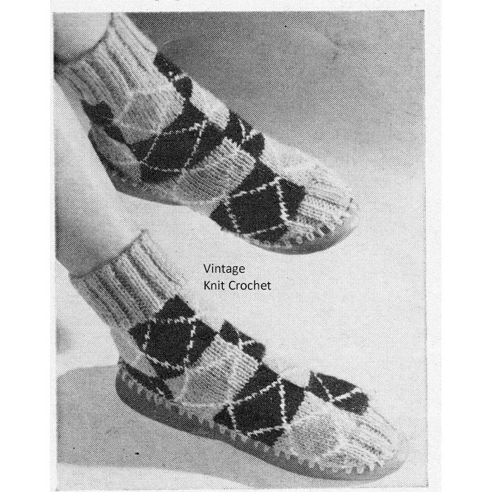 Knitted Lounge Slippers Pattern in Checkerboard