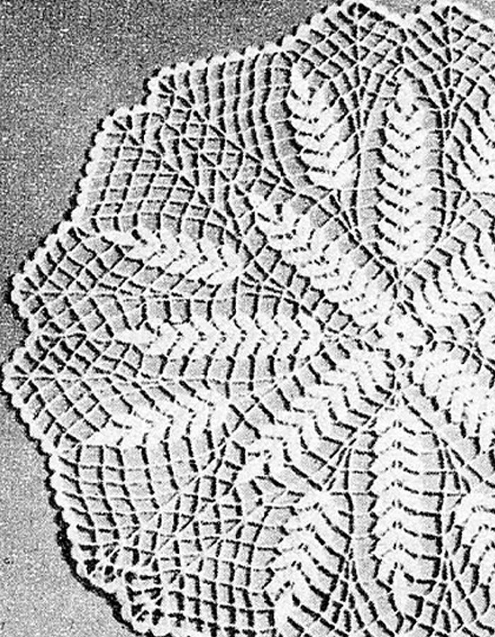Crochet Fern Leaf Centerpiece Doily Pattern, Vintage 1950s