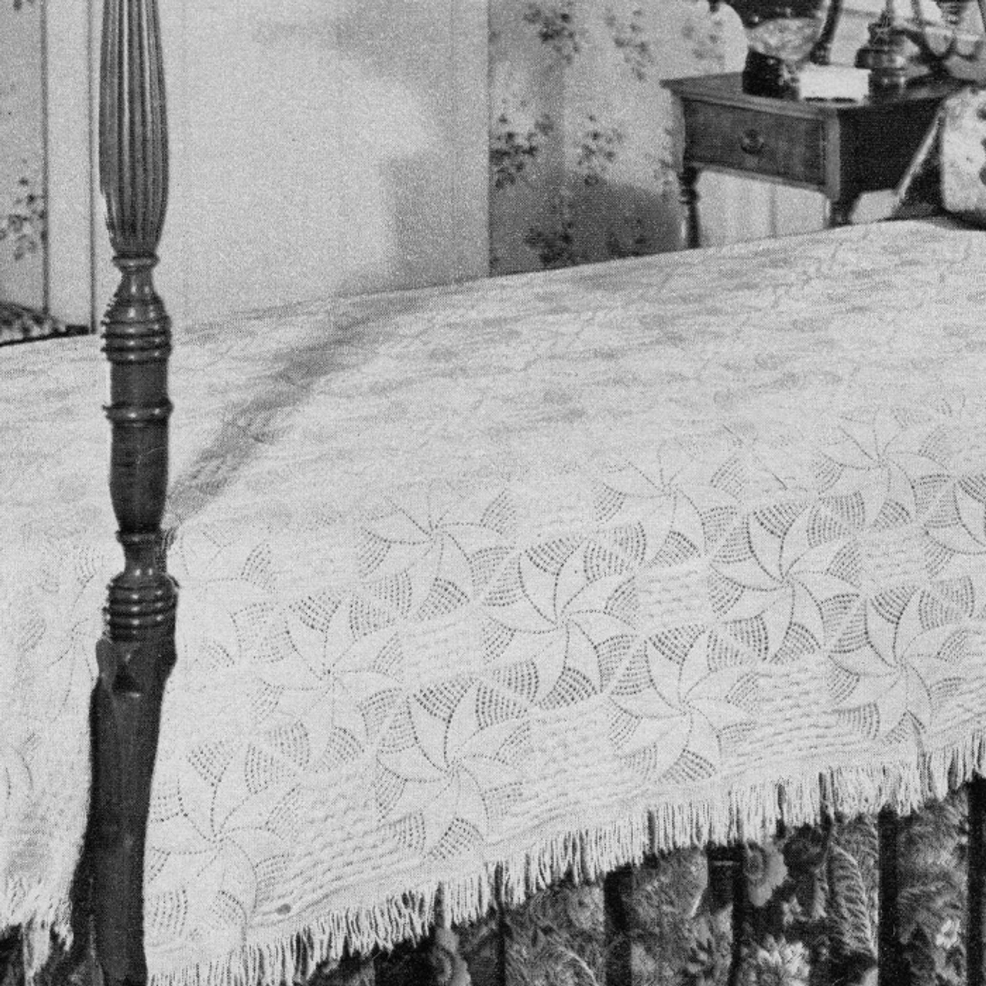 Vintage Crochet Pinwheel Motif Pattern Bedspread Tablecloth Mail