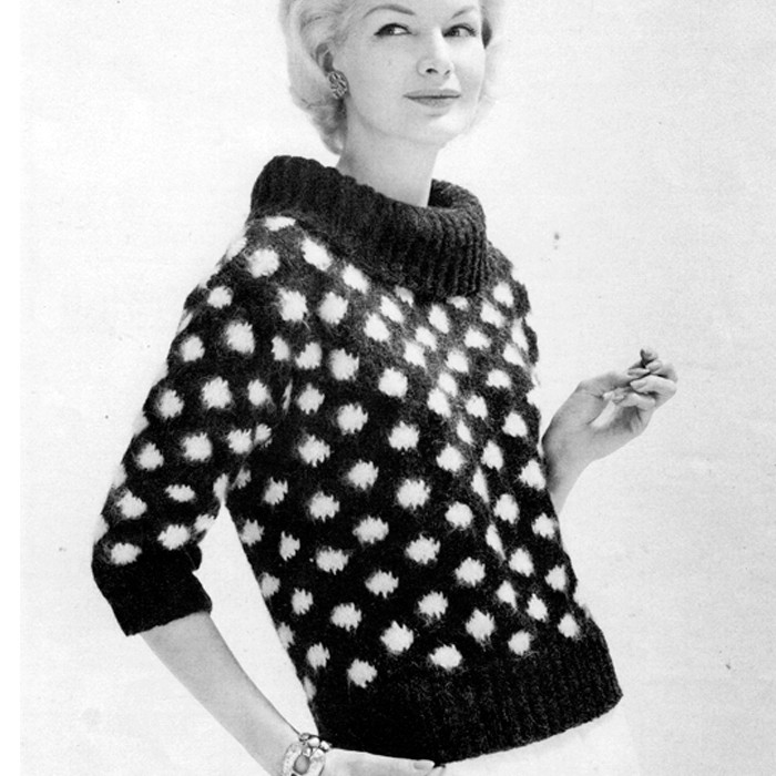 Knitted Polka Dot Stole Pattern with Pompons